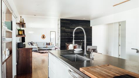 Apollo Dr | A Place in the Sun