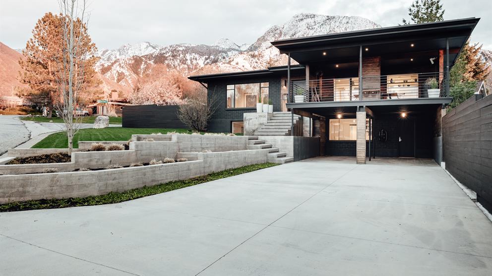 Apollo Dr | A Place in the Sun