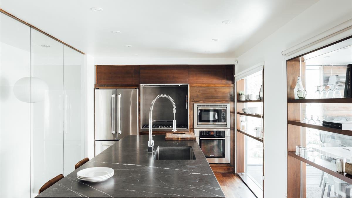 Apollo Dr | A Place in the Sun