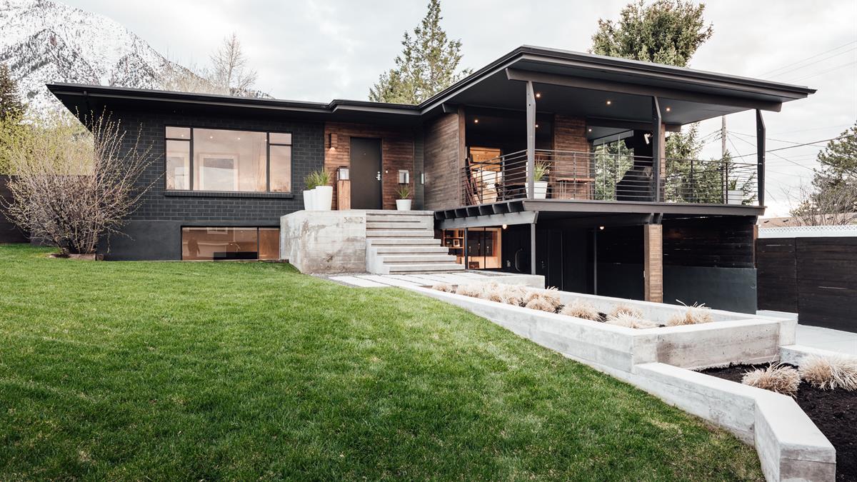 Apollo Dr | A Place in the Sun