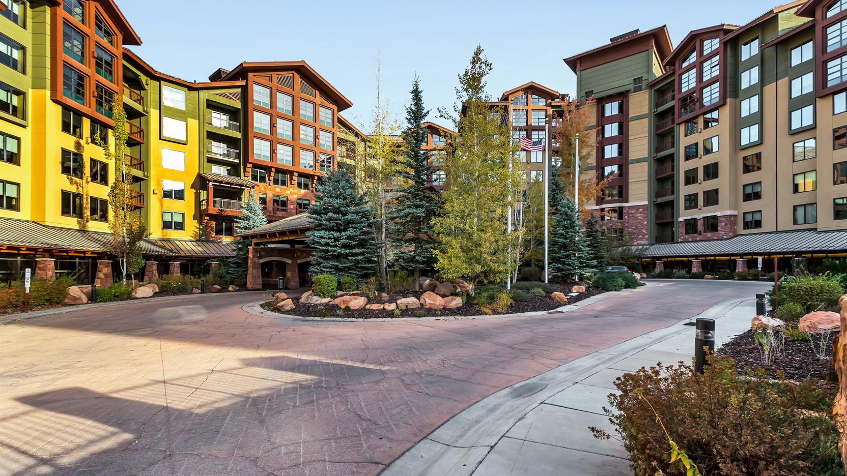 Grand Summit Drive | Lofty Living